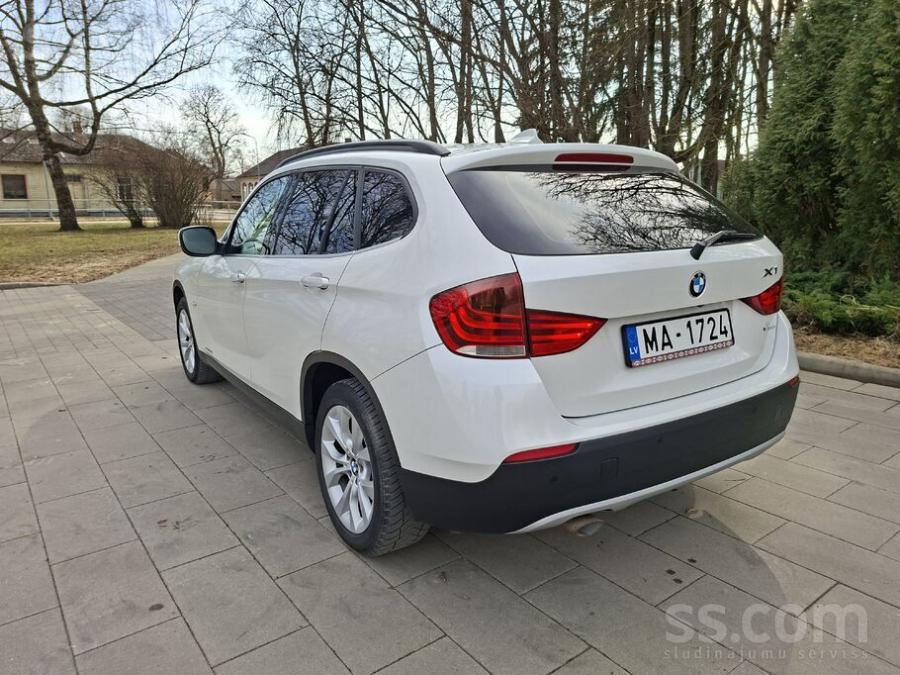 Balts BMW X1 2011 Jēkabpils, ar dzinēja tilpumu 2.00 L un nobraukumu 306 tūkst. km par 6900 €, foto 6 vietnē AUTOMOTO.COM.LV