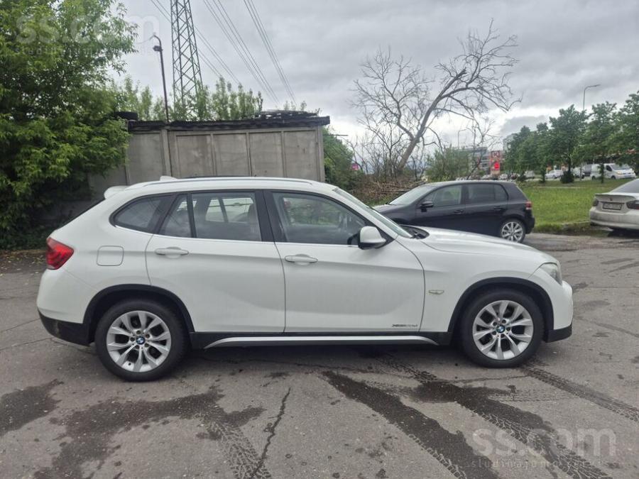 White BMW X1 2011 in Riga, with an engine capacity of 2.00 L and mileage of 293 thousand km for 6990 €, photo 6 on AUTOMOTO.COM.LV