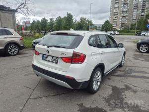 White BMW X1 2011 in Riga, with an engine capacity of 2.00 L and mileage of 293 thousand km for 6990 €, photo 7 on AUTOMOTO.COM.LV