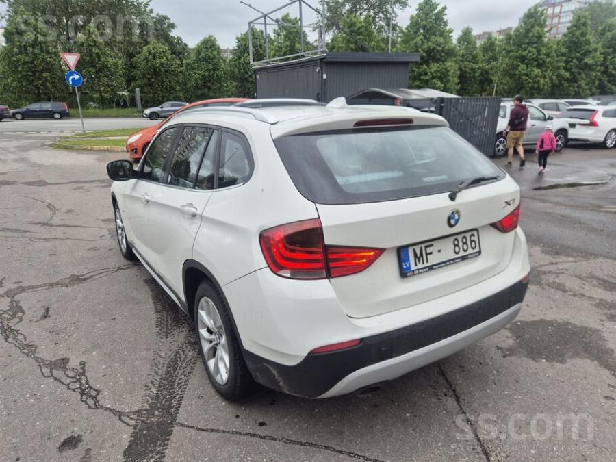 White BMW X1 2011 in Riga, with an engine capacity of 2.00 L and mileage of 293 thousand km for 6990 €, photo 9 on AUTOMOTO.COM.LV