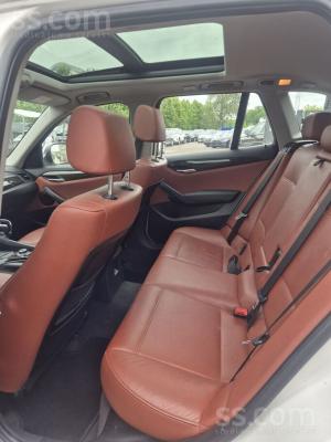 White BMW X1 2011 in Riga, with an engine capacity of 2.00 L and mileage of 293 thousand km for 6990 €, photo 11 on AUTOMOTO.COM.LV