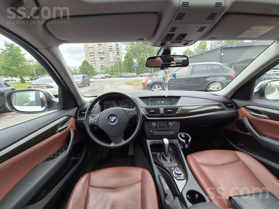 White BMW X1 2011 in Riga, with an engine capacity of 2.00 L and mileage of 293 thousand km for 6990 €, photo 12 on AUTOMOTO.COM.LV