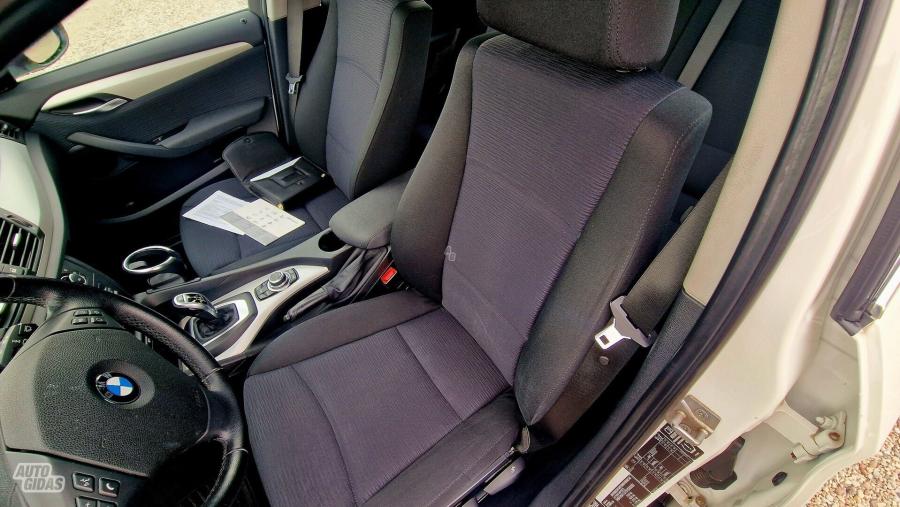 Balts BMW X1 2011 Kretinga, ar dzinēja tilpumu 2.00 L un nobraukumu 93 tūkst. km par 8599 €, foto 15 vietnē AUTOMOTO.COM.LV