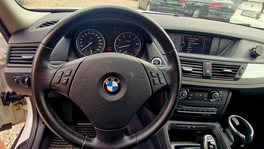 Balts BMW X1 2011 Kretinga, ar dzinēja tilpumu 2.00 L un nobraukumu 93 tūkst. km par 8599 €, foto 18 vietnē AUTOMOTO.COM.LV