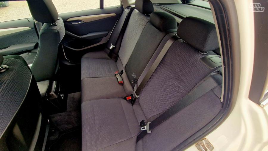 Balts BMW X1 2011 Kretinga, ar dzinēja tilpumu 2.00 L un nobraukumu 93 tūkst. km par 8599 €, foto 24 vietnē AUTOMOTO.COM.LV