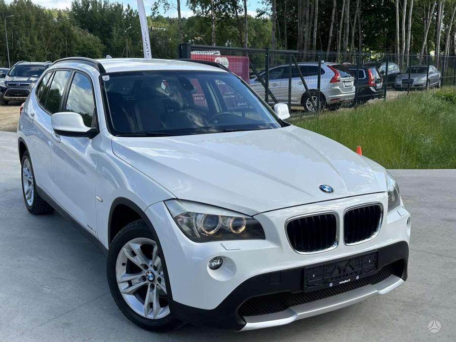 White BMW X1 2011 in Alytus, with an engine capacity of 2.00 L and mileage of 287 thousand km for 7850 €, photo 1 on AUTOMOTO.COM.LV