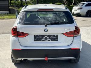White BMW X1 2011 in Alytus, with an engine capacity of 2.00 L and mileage of 287 thousand km for 7850 €, photo 5 on AUTOMOTO.COM.LV