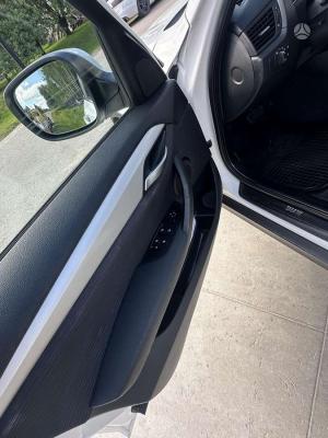 White BMW X1 2011 in Alytus, with an engine capacity of 2.00 L and mileage of 287 thousand km for 7850 €, photo 7 on AUTOMOTO.COM.LV