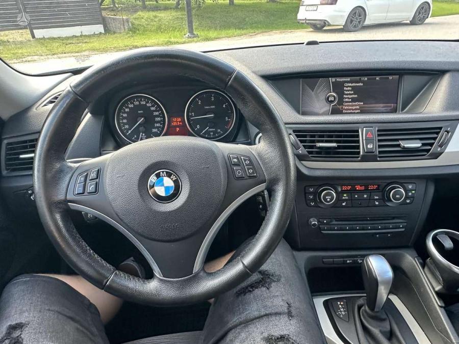 White BMW X1 2011 in Alytus, with an engine capacity of 2.00 L and mileage of 287 thousand km for 7850 €, photo 11 on AUTOMOTO.COM.LV