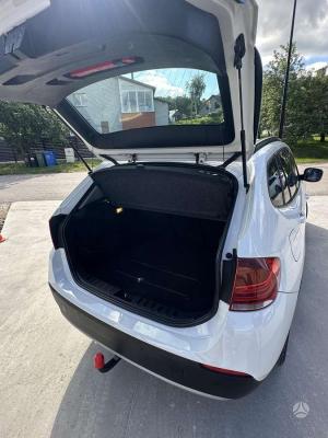 White BMW X1 2011 in Alytus, with an engine capacity of 2.00 L and mileage of 287 thousand km for 7850 €, photo 17 on AUTOMOTO.COM.LV