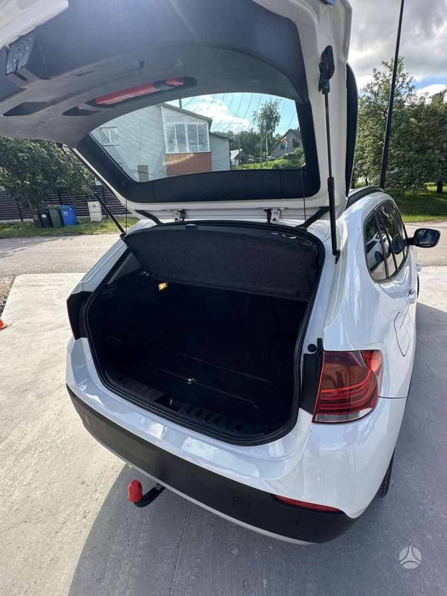 White BMW X1 2011 in Alytus, with an engine capacity of 2.00 L and mileage of 287 thousand km for 7850 €, photo 17 on AUTOMOTO.COM.LV