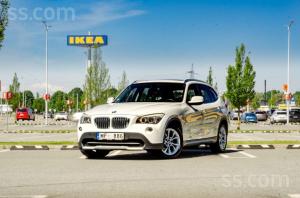 White BMW X1 2011 in Riga, with an engine capacity of 2.00 L and mileage of 293 thousand km for 6990 €, photo  on AUTOMOTO.COM.LV