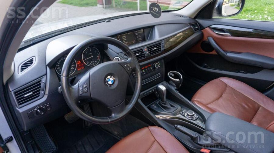 Balts BMW X1 2011 Rīga, ar dzinēja tilpumu 2.00 L un nobraukumu 293 tūkst. km par 6990 €, foto 11 vietnē AUTOMOTO.COM.LV