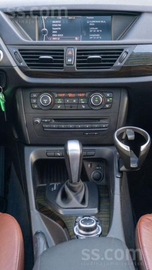 Balts BMW X1 2011 Rīga, ar dzinēja tilpumu 2.00 L un nobraukumu 293 tūkst. km par 6990 €, foto 14 vietnē AUTOMOTO.COM.LV