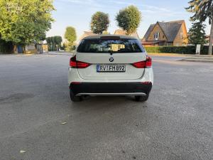 Balts BMW X1 2011 Šakiai, ar dzinēja tilpumu 2.00 L un nobraukumu 263 tūkst. km par 6300 €, foto 9 vietnē AUTOMOTO.COM.LV