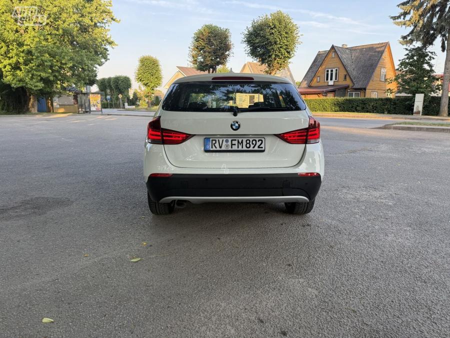 Balts BMW X1 2011 Šakiai, ar dzinēja tilpumu 2.00 L un nobraukumu 263 tūkst. km par 6300 €, foto 9 vietnē AUTOMOTO.COM.LV