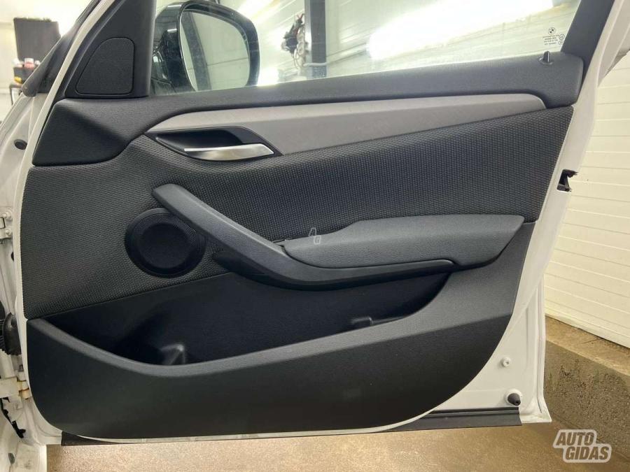 Balts BMW X1 2011 Aukštieji Rusokai, ar dzinēja tilpumu 2.00 L un nobraukumu 271 tūkst. km par 6800 €, foto 31 vietnē AUTOMOTO.COM.LV
