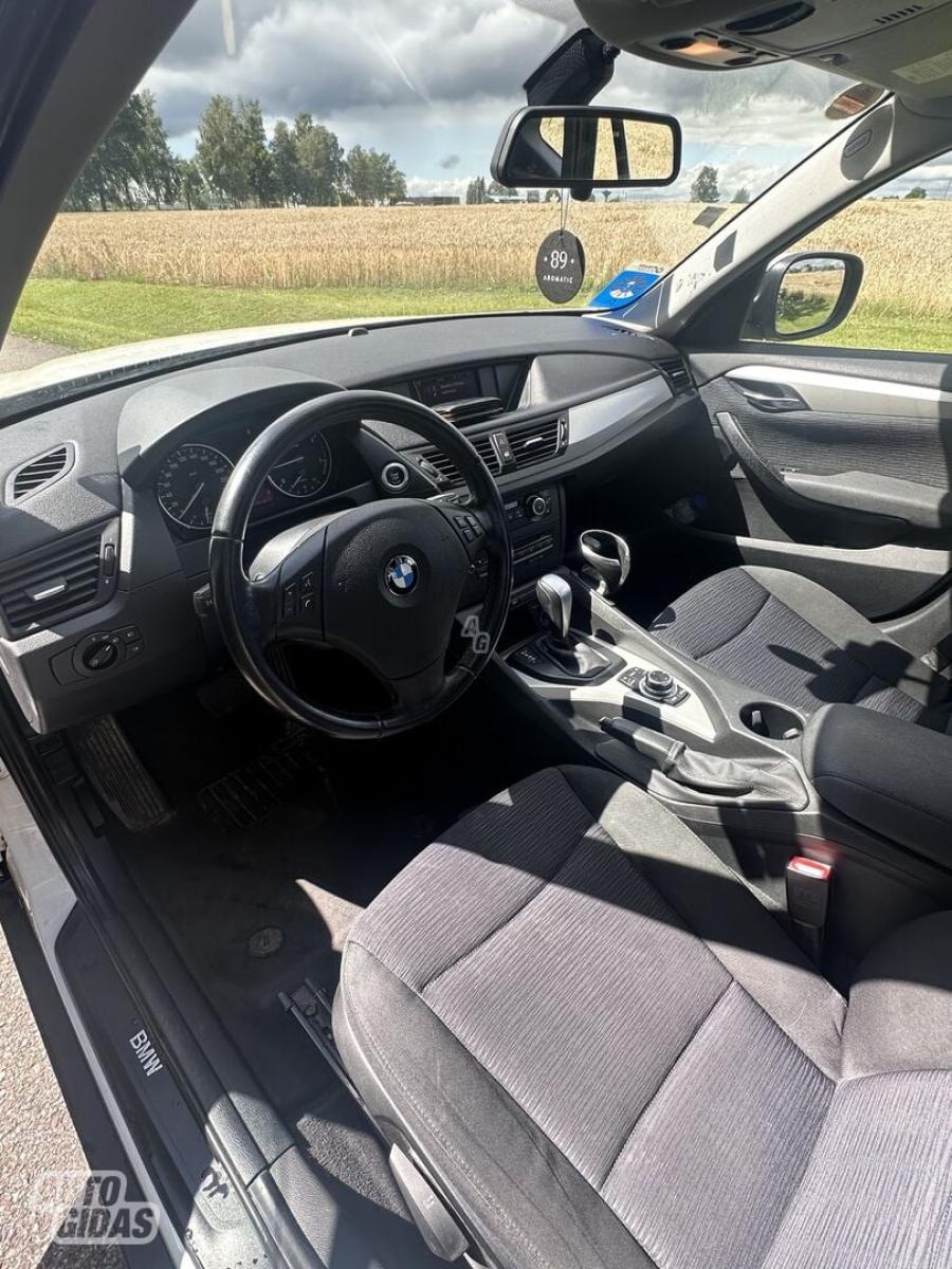 Balts BMW X1 2011 Šakiai, ar dzinēja tilpumu 2.00 L un nobraukumu 263 tūkst. km par 5900 €, foto 10 vietnē AUTOMOTO.COM.LV