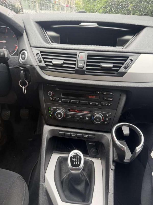 White BMW X1 2011 in Vilnius, with an engine capacity of 2.00 L and mileage of 260 thousand km for 5950 €, photo 2 on AUTOMOTO.COM.LV