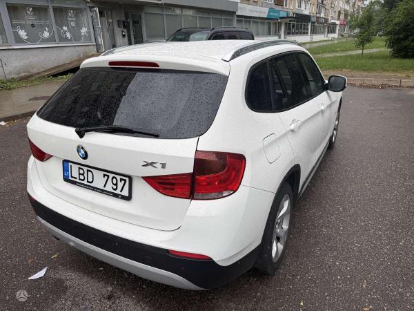 White BMW X1 2011 in Vilnius, with an engine capacity of 2.00 L and mileage of 260 thousand km for 5950 €, photo 3 on AUTOMOTO.COM.LV