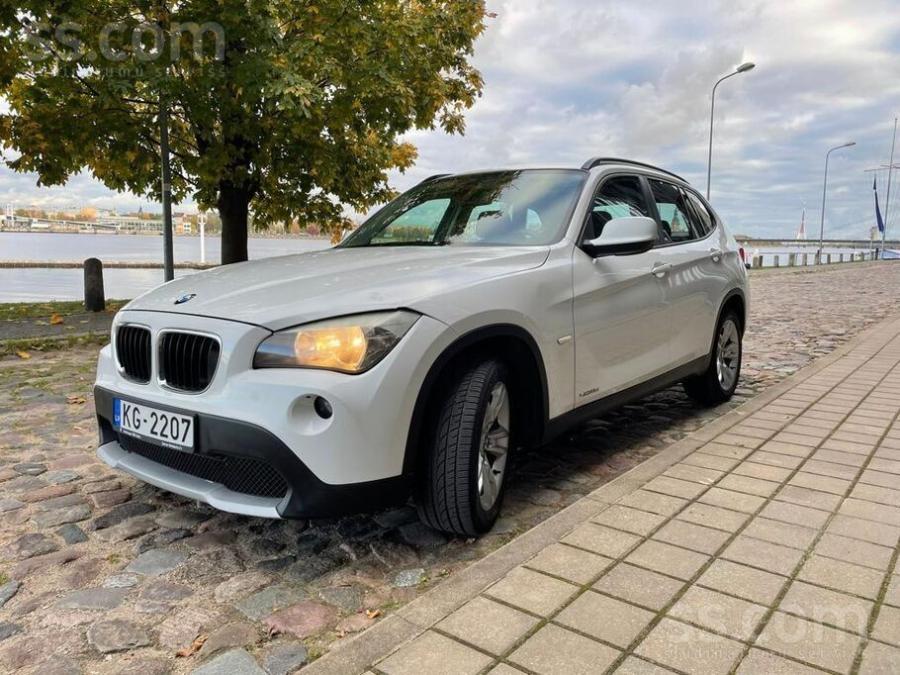 Balts BMW X1 2011 Rīga, ar dzinēja tilpumu 2.00 L un nobraukumu 242 tūkst. km par 4900 €, foto 1 vietnē AUTOMOTO.COM.LV