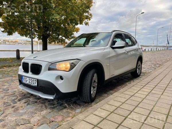 Balts BMW X1 2011 Rīga, ar dzinēja tilpumu 2.00 L un nobraukumu 242 tūkst. km par 4900 €, foto 1 vietnē AUTOMOTO.COM.LV