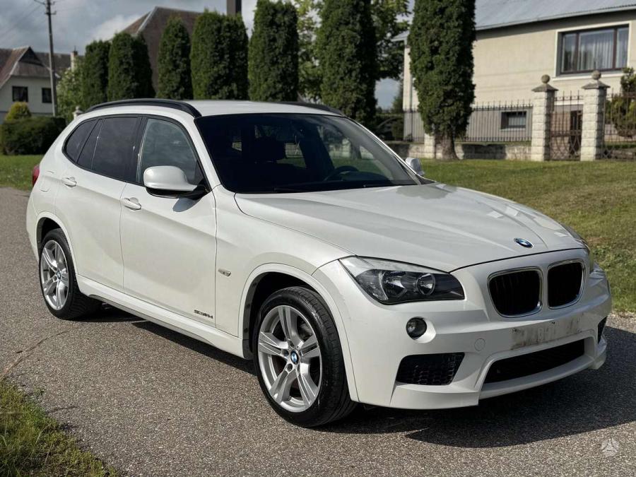 White BMW X1 2011 in Utena, with an engine capacity of 2.00 L and mileage of 240 thousand km for 6250 €, photo 4 on AUTOMOTO.COM.LV
