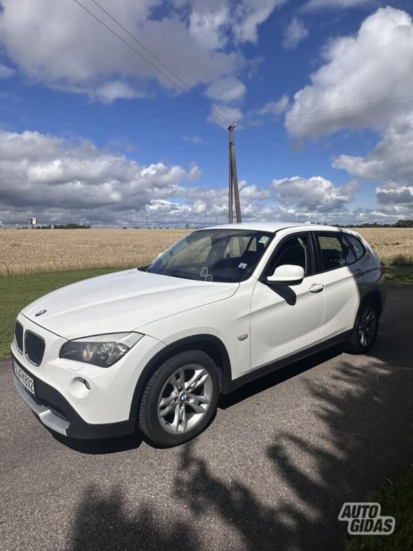 Balts BMW X1 2011 Šakiai, ar dzinēja tilpumu 2.00 L un nobraukumu 263 tūkst. km par 5800 €, foto 1 vietnē AUTOMOTO.COM.LV