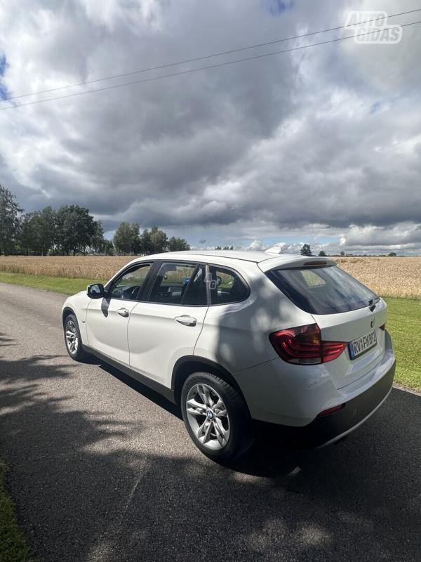 Balts BMW X1 2011 Šakiai, ar dzinēja tilpumu 2.00 L un nobraukumu 263 tūkst. km par 5800 €, foto 4 vietnē AUTOMOTO.COM.LV
