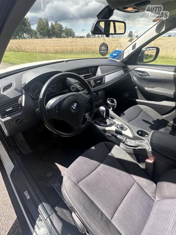 Balts BMW X1 2011 Šakiai, ar dzinēja tilpumu 2.00 L un nobraukumu 263 tūkst. km par 5800 €, foto 9 vietnē AUTOMOTO.COM.LV