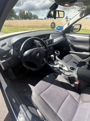 White BMW X1 2011 in Sakiai, with an engine capacity of 2.00 L and mileage of 263 thousand km for 5800 €, photo 10 on AUTOMOTO.COM.LV