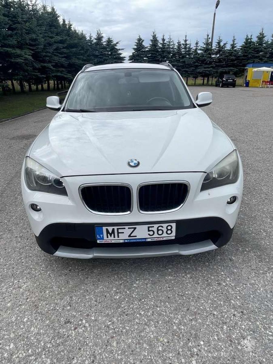 White BMW X1 2011 in Akmene, with an engine capacity of 2.00 L and mileage of 240 thousand km for 7100 €, photo 1 on AUTOMOTO.COM.LV