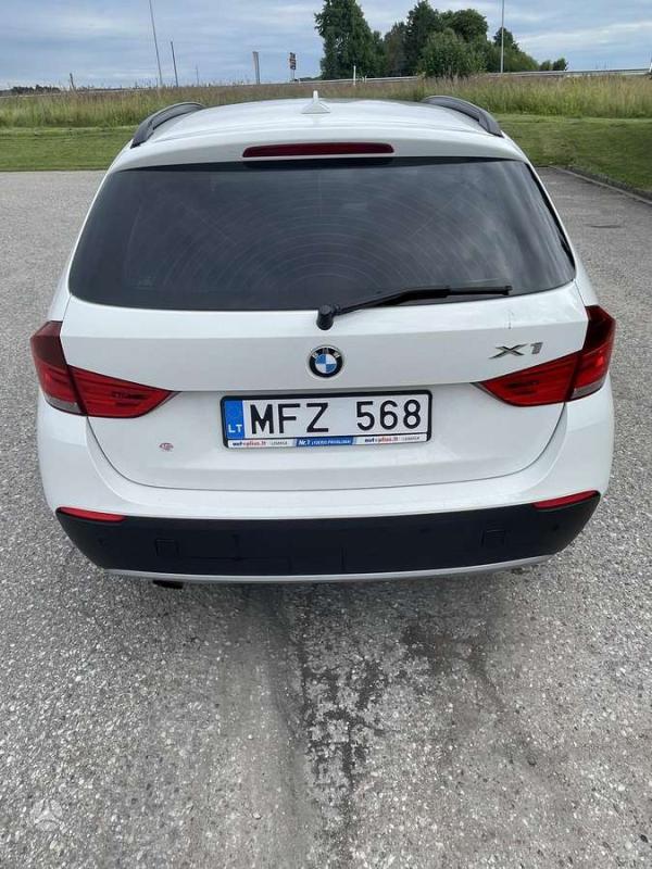 White BMW X1 2011 in Akmene, with an engine capacity of 2.00 L and mileage of 240 thousand km for 7100 €, photo 2 on AUTOMOTO.COM.LV