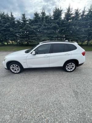 White BMW X1 2011 in Akmene, with an engine capacity of 2.00 L and mileage of 240 thousand km for 7100 €, photo 5 on AUTOMOTO.COM.LV