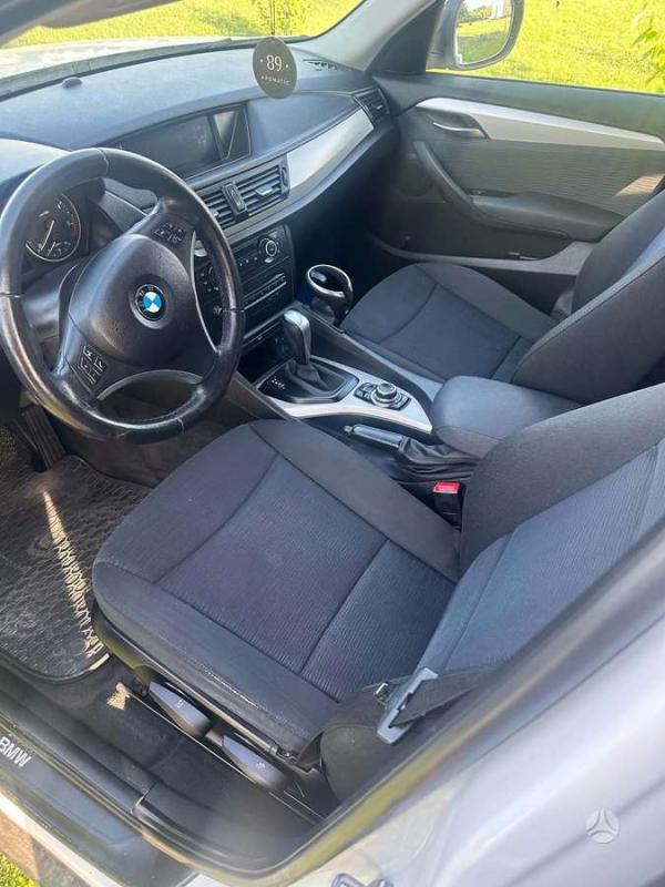 White BMW X1 2011 in Akmene, with an engine capacity of 2.00 L and mileage of 240 thousand km for 7100 €, photo 6 on AUTOMOTO.COM.LV