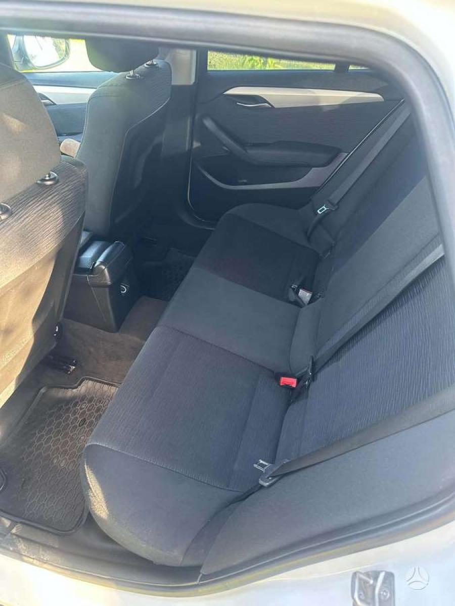 White BMW X1 2011 in Akmene, with an engine capacity of 2.00 L and mileage of 240 thousand km for 7100 €, photo 9 on AUTOMOTO.COM.LV