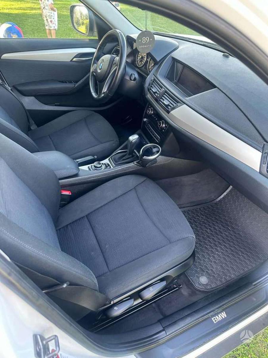 White BMW X1 2011 in Akmene, with an engine capacity of 2.00 L and mileage of 240 thousand km for 7100 €, photo 10 on AUTOMOTO.COM.LV