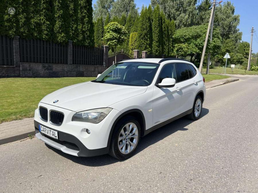 White BMW X1 2011 in Vilnius, with an engine capacity of 2.00 L and mileage of 294 thousand km for 5500 €, photo 1 on AUTOMOTO.COM.LV