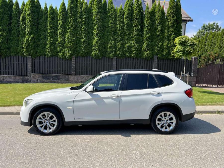 White BMW X1 2011 in Vilnius, with an engine capacity of 2.00 L and mileage of 294 thousand km for 5500 €, photo 3 on AUTOMOTO.COM.LV