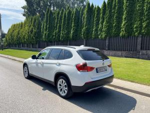 White BMW X1 2011 in Vilnius, with an engine capacity of 2.00 L and mileage of 294 thousand km for 5500 €, photo 4 on AUTOMOTO.COM.LV