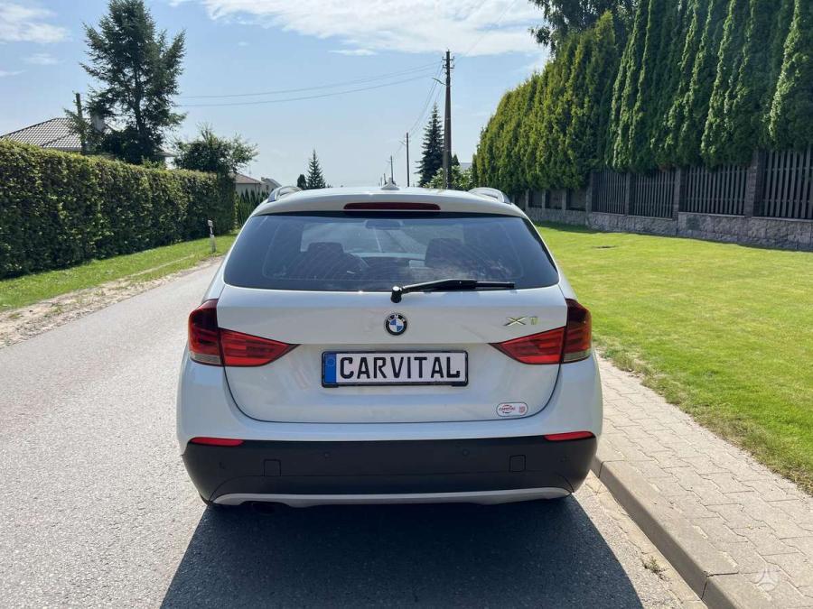 White BMW X1 2011 in Vilnius, with an engine capacity of 2.00 L and mileage of 294 thousand km for 5500 €, photo 5 on AUTOMOTO.COM.LV