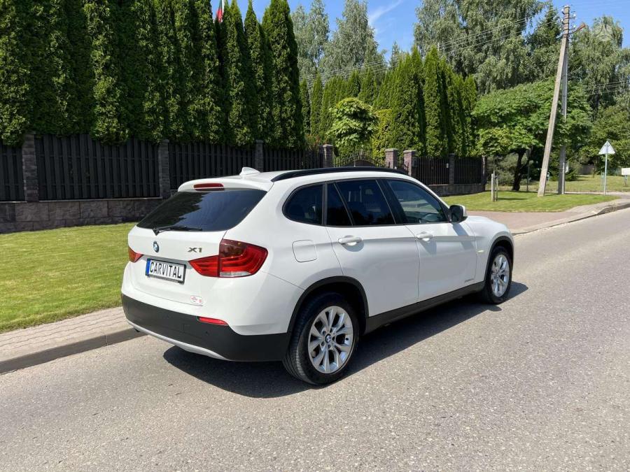 White BMW X1 2011 in Vilnius, with an engine capacity of 2.00 L and mileage of 294 thousand km for 5500 €, photo 10 on AUTOMOTO.COM.LV