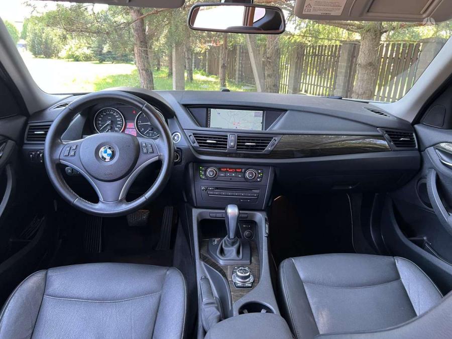 White BMW X1 2011 in Vilnius, with an engine capacity of 2.00 L and mileage of 294 thousand km for 5500 €, photo 16 on AUTOMOTO.COM.LV