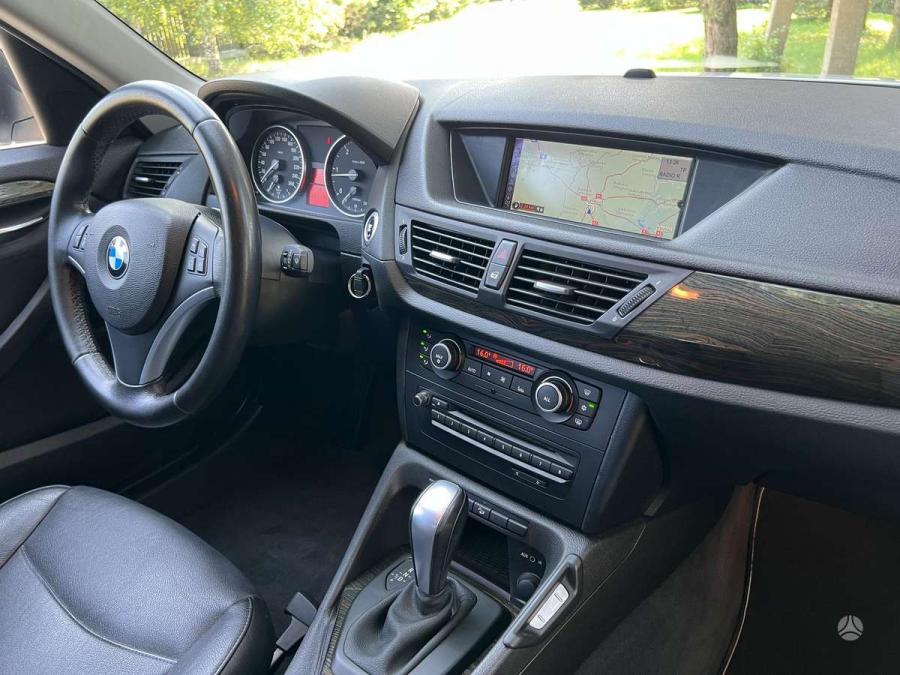 White BMW X1 2011 in Vilnius, with an engine capacity of 2.00 L and mileage of 294 thousand km for 5500 €, photo 18 on AUTOMOTO.COM.LV