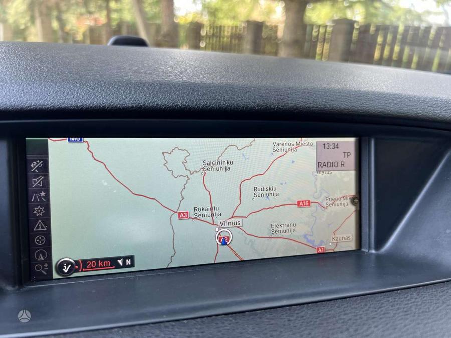 White BMW X1 2011 in Vilnius, with an engine capacity of 2.00 L and mileage of 294 thousand km for 5500 €, photo 25 on AUTOMOTO.COM.LV