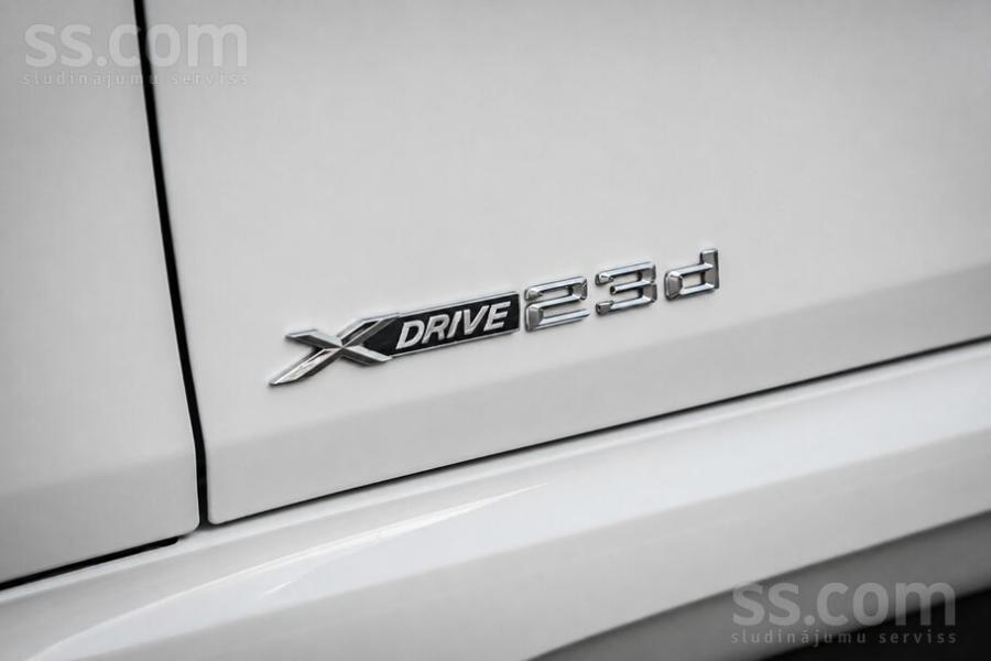 White BMW X1 2011 in Riga, with an engine capacity of 2.00 L and mileage of 243 thousand km for 9500 €, photo 8 on AUTOMOTO.COM.LV