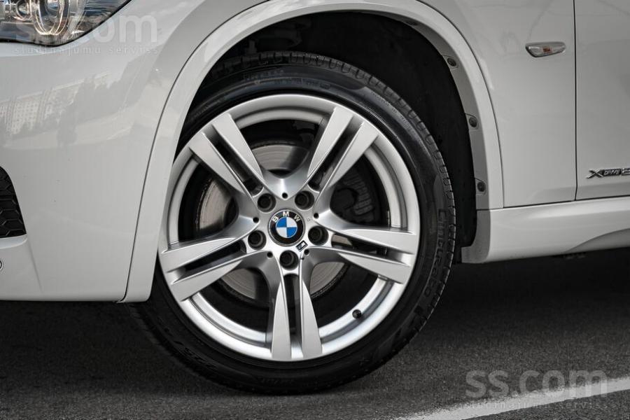 White BMW X1 2011 in Riga, with an engine capacity of 2.00 L and mileage of 243 thousand km for 9500 €, photo 9 on AUTOMOTO.COM.LV