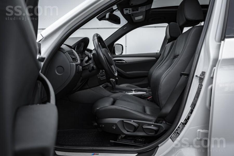 White BMW X1 2011 in Riga, with an engine capacity of 2.00 L and mileage of 243 thousand km for 9500 €, photo 11 on AUTOMOTO.COM.LV