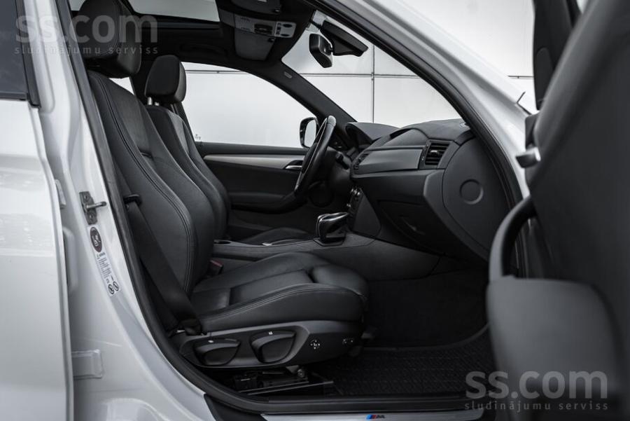 White BMW X1 2011 in Riga, with an engine capacity of 2.00 L and mileage of 243 thousand km for 9500 €, photo 12 on AUTOMOTO.COM.LV