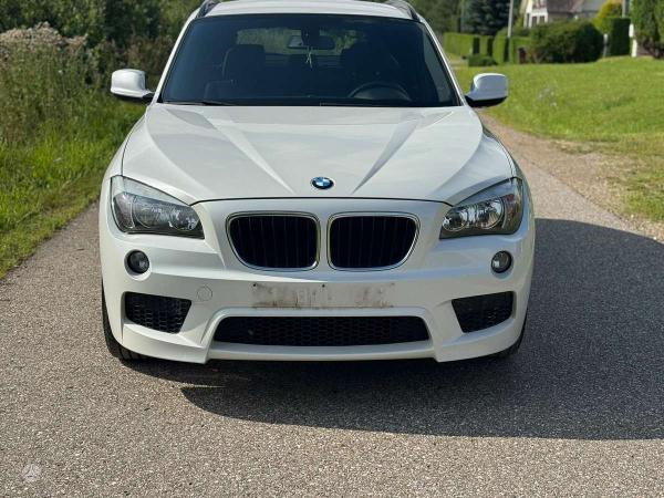 White BMW X1 2011 in Utena, with an engine capacity of 2.00 L and mileage of 240 thousand km for 5990 €, photo 3 on AUTOMOTO.COM.LV